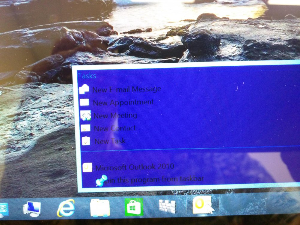 Solved - Right-click Taskbar Context Menu has weird colors | Windows 8 ...